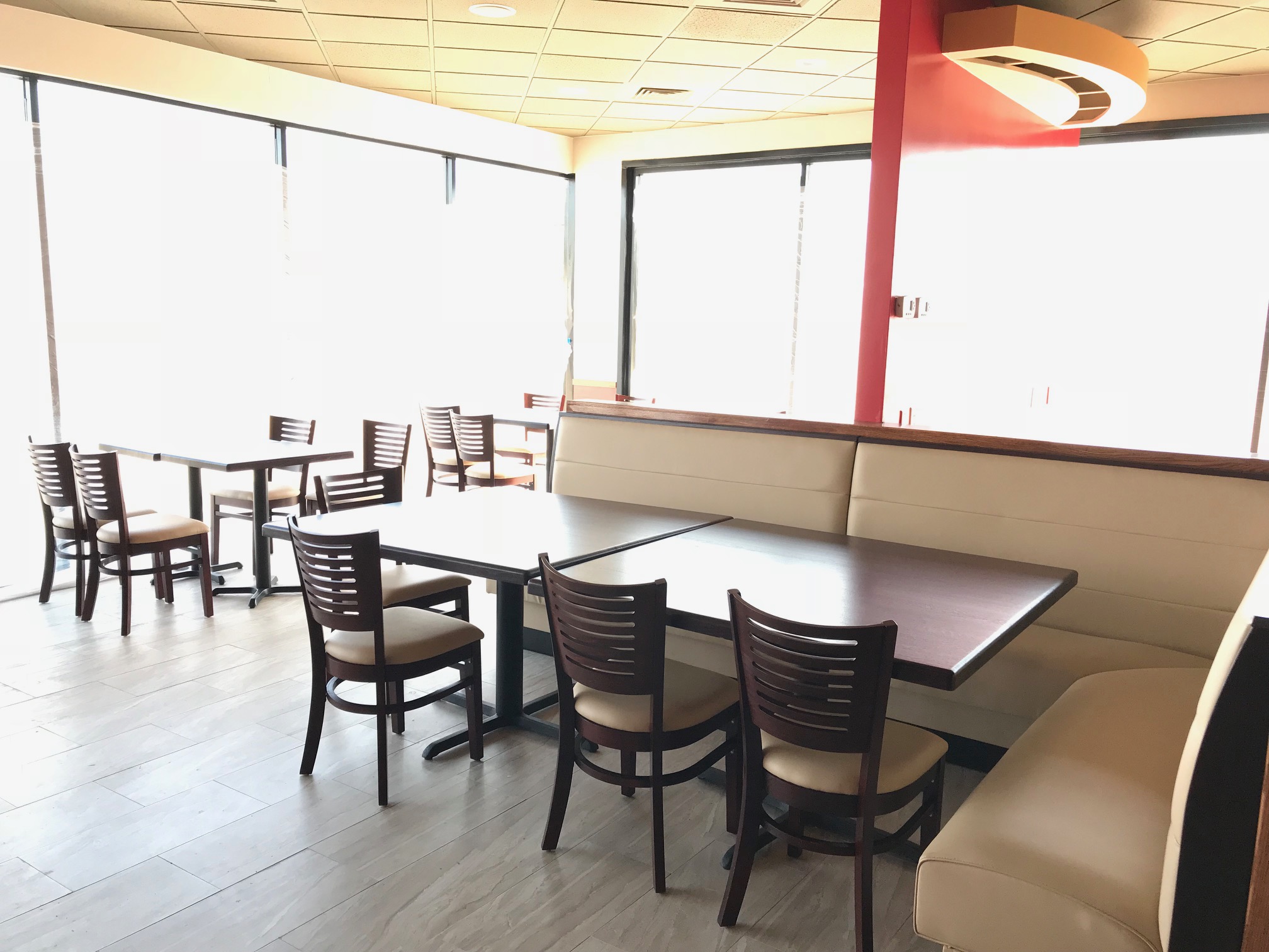 Three Horizontal Channel Back Style Restaurant Booth